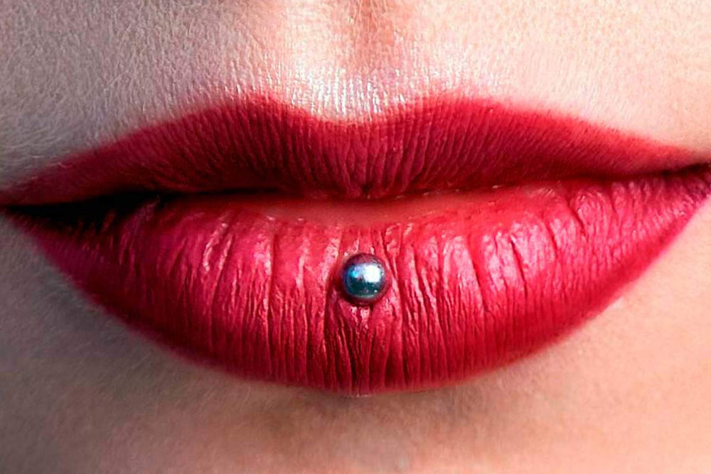 Labret Piercing : What They Are, How They Work and How to Rock Lip Pie ...