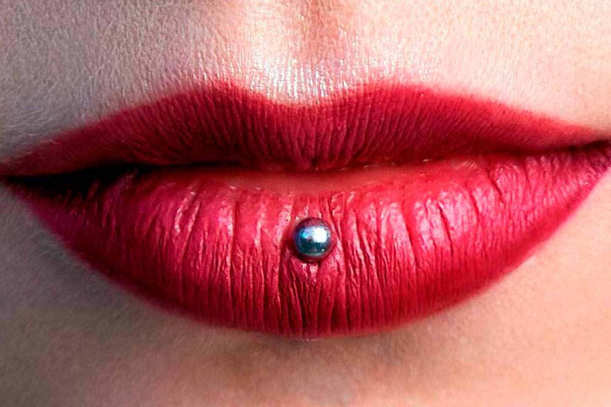 Labret Piercing : What They Are, How They Work and How to Rock Lip Pie ...